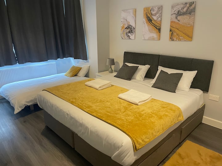 Spacious 4 Bed House In Addiscombe Croydon - Croydon