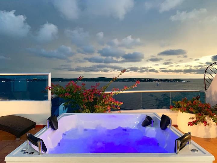 Duplex Penthouse With Private Jacuzzi! - Cartagena, Colombia