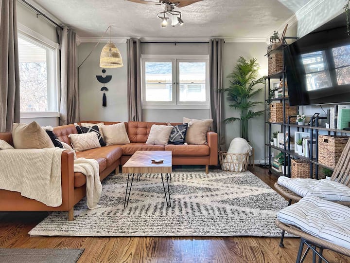Cozy Bungalow *And* Guesthouse In Salt Lake City - Salt Lake City, UT