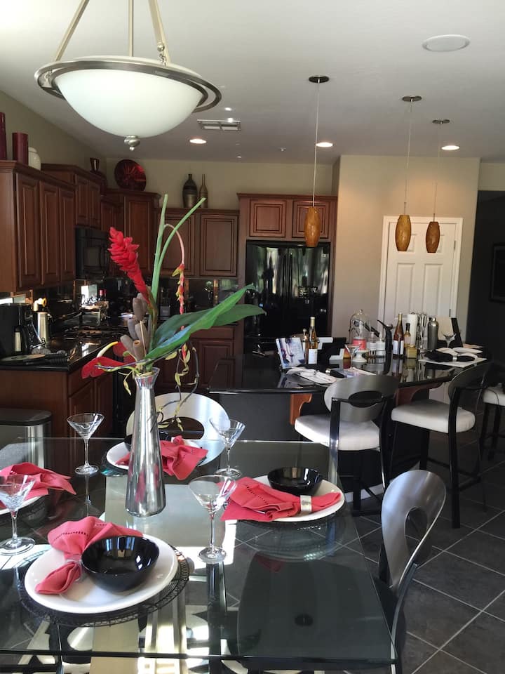 Beautiful Home Overlooking Park Next To Clubhouse Hot Tub Pool And Yard Beautiful Amenities - Peoria, AZ