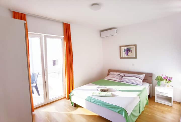 Comfort Apartment In City Centre W/ Free Parking - Makarska