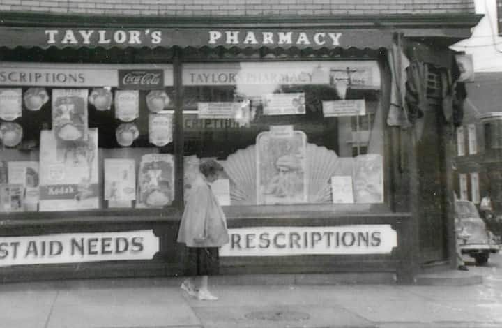 Taylor's Pharmacy Guesthouse - Fall River, MA