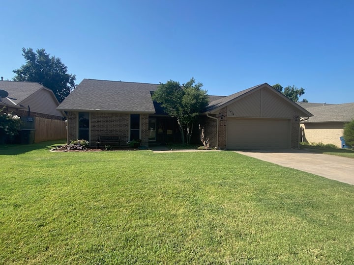 Share Our Home Away From Home!
3 Bedrooms 6 Beds - Edmond, OK