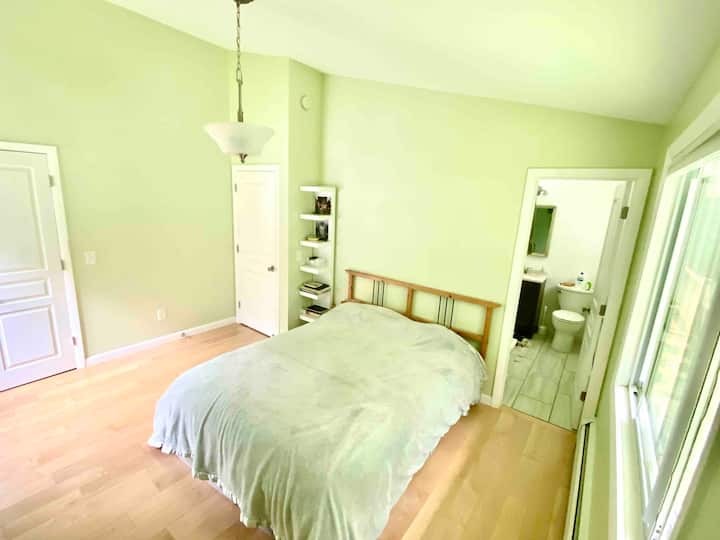 Hanover Room With En Suite Bath - Hanover, NH