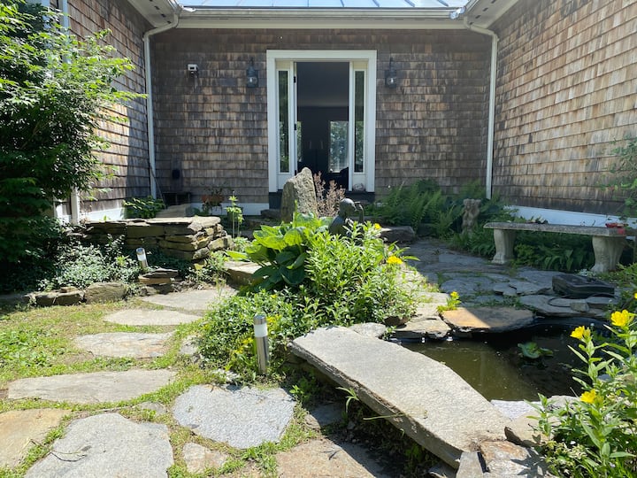 Modern Shelburne House On 37 Private Acres. - Greenfield, MA