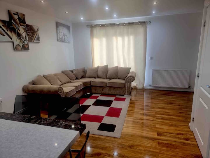 Gorgeous House With Free Parking - Dartford