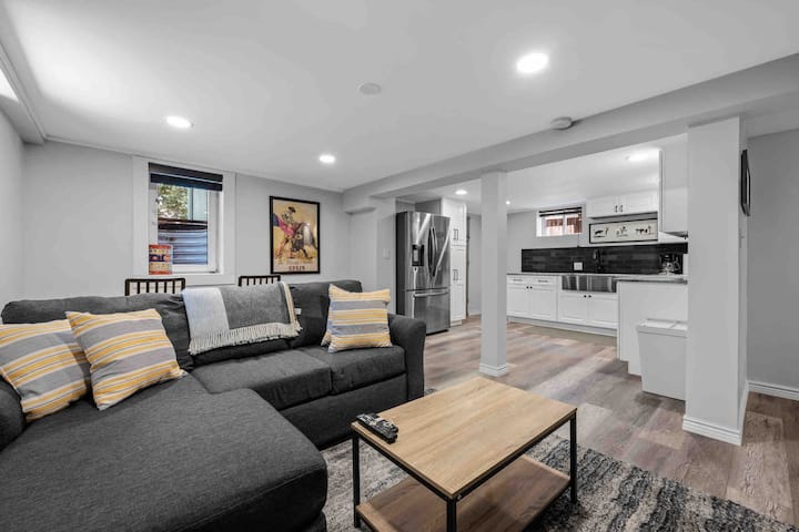 Newly Renovated Garden Apt. With Spacious Backyard - Virginia Village - Denver