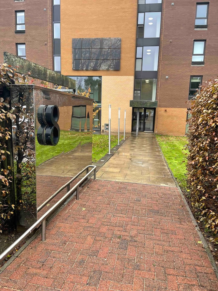 Lovely 1 Bedroom Apartment With Great Travel Links - Long Loch