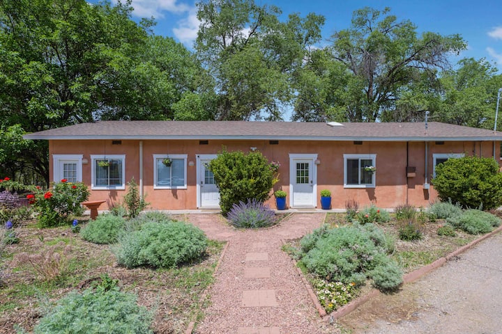 3 House Lux Valley Park Estate, 5k Sf, Sleeps 26! - Albuquerque, NM