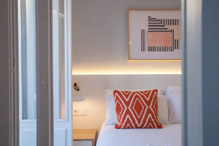 Bright And Modern Apartment With Balconies - Madrid