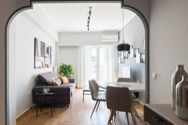 Modern & Cozy 5th Floor Central Apartment - アテネ