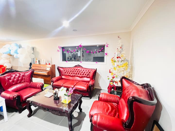 Very Big Home -Room 4 - Free Coffee + Breakfast - Point Cook