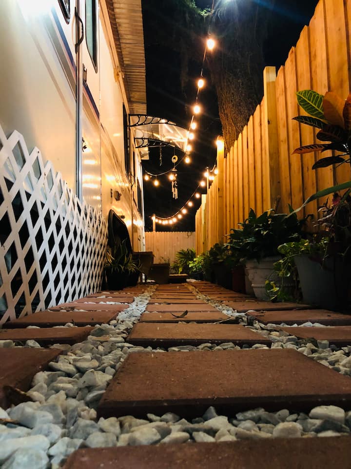 Cozy Rv With Private Backyard Close To Many Places - Tampa