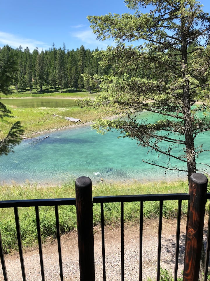 Log Cabin Treehouse On Angel Lake - Montana