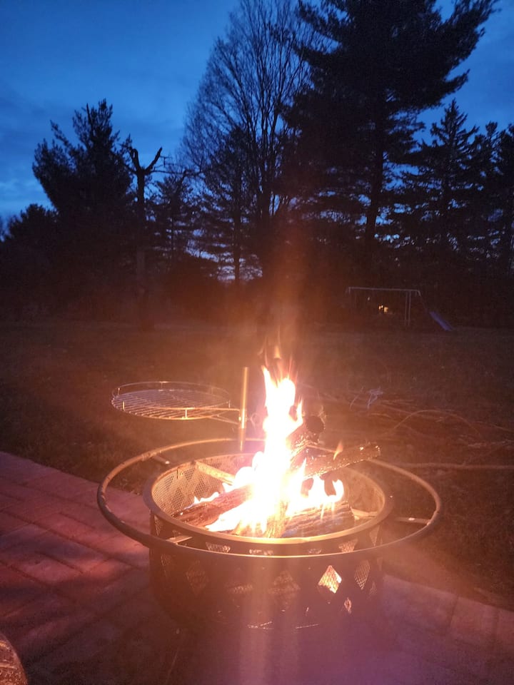 Huge Backyard With Fireplace. - Arlington Heights, IL