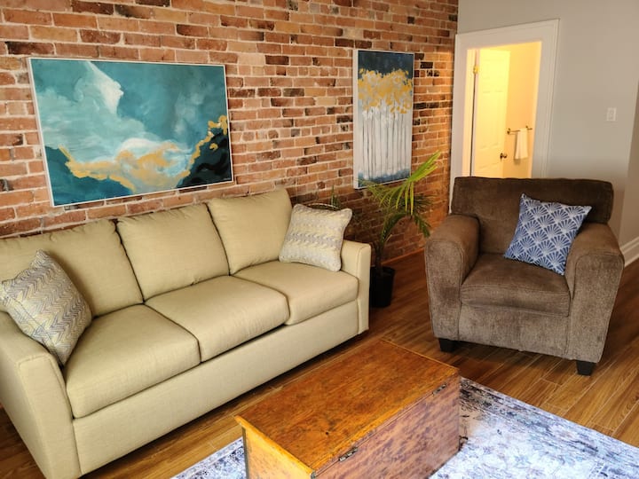 Downtown Barrie Beautiful 2 Br - Barrie