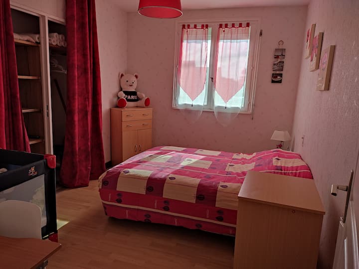 Chambre Rouge Chaleureuse - Dol-de-Bretagne