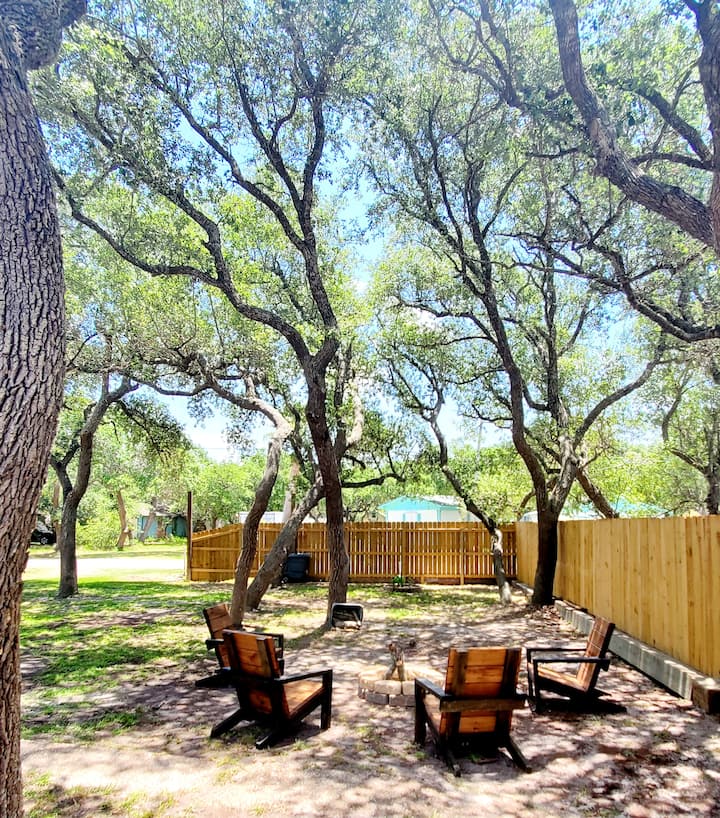 Ultra Modern Tiny 2/1 Home - Rockport, TX