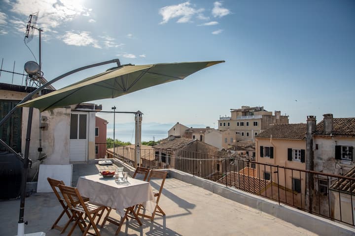 Apt With Rooftop In Old Town - 코르푸