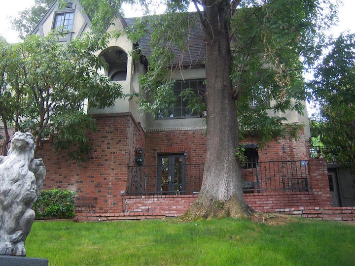 Private Glamorous Guest Suite - Los Angeles, CA