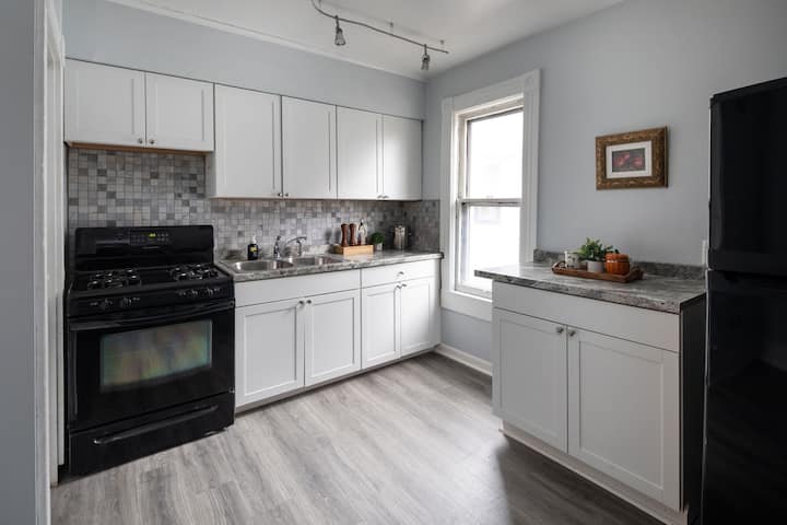 Perfect For Long Term Stays-vibrant Area-3 Bedroom - Rochester, NY