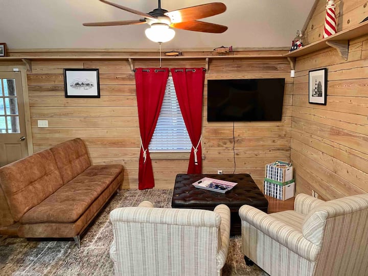 Log Cabin W/hot Tub - Georgia