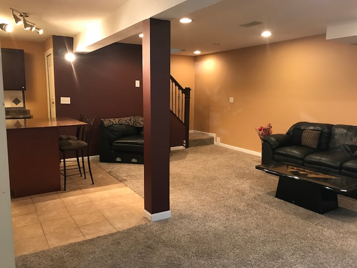 Happy Cozy Lower Level Bedroom With All Amenities - Apple Valley, MN