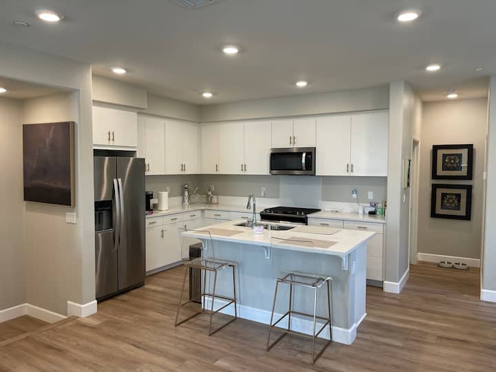 Michelle Grey | Modern 3 Bedroom Home - Rancho Cucamonga, CA