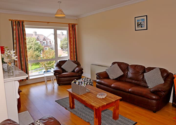 Apartment 12 Roscam House, Accomodates 4 Guests. - Oranmore