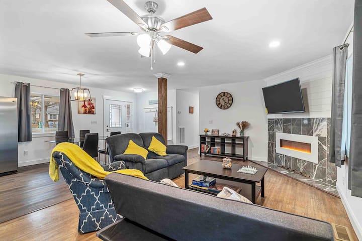 Cozy Ranch W/huge Backyard And Outdoor Area - Charlotte, NC