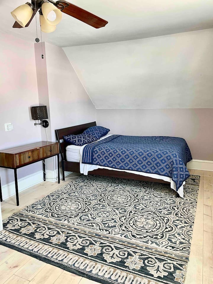 Spacious, Comfy &Clean In The Heart Of Minneapolis - Minneapolis, MN