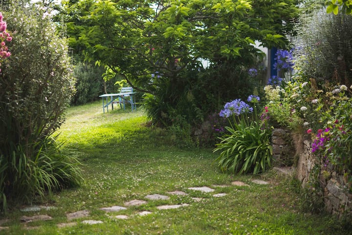 "Au Cri Du Crabe", La Petite Maison. - Ouessant