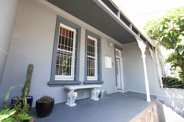 Chic One Bedroom Townhouse - Le Cap