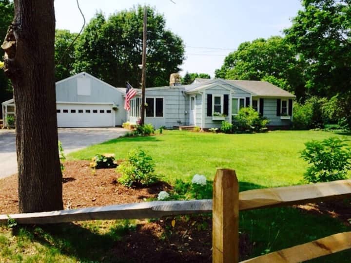 Summer House Close To Beaches - Falmouth, MA