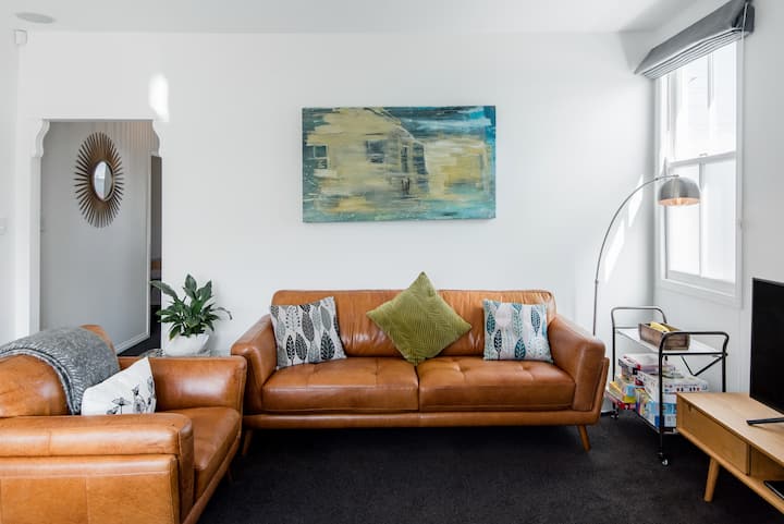 Sunny Stylish Villa - Auckland