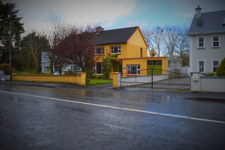 Beautiful Charming 3 Bed Town House With Garden - Ballina, Ireland