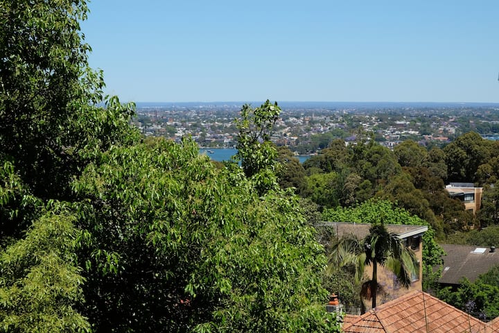 Big, Bright 2 Bedroom Family Friendly Unit + Views - Crows Nest
