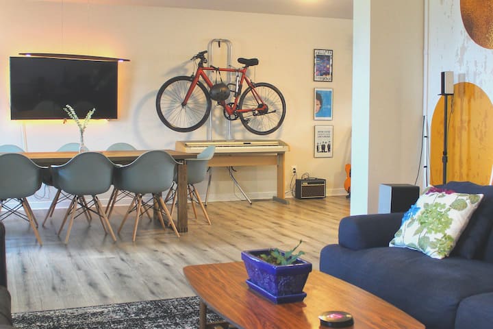 Modern 5 Bedroom Home, 6 Mins Away From Downtown - Richmond, VA