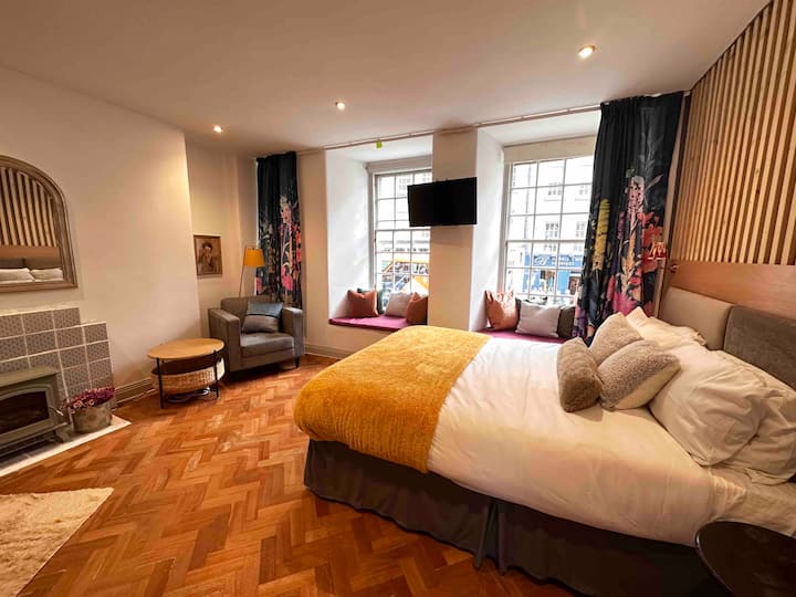 16th Century Courtyard Apartment On The Royal Mile - Edinburgh