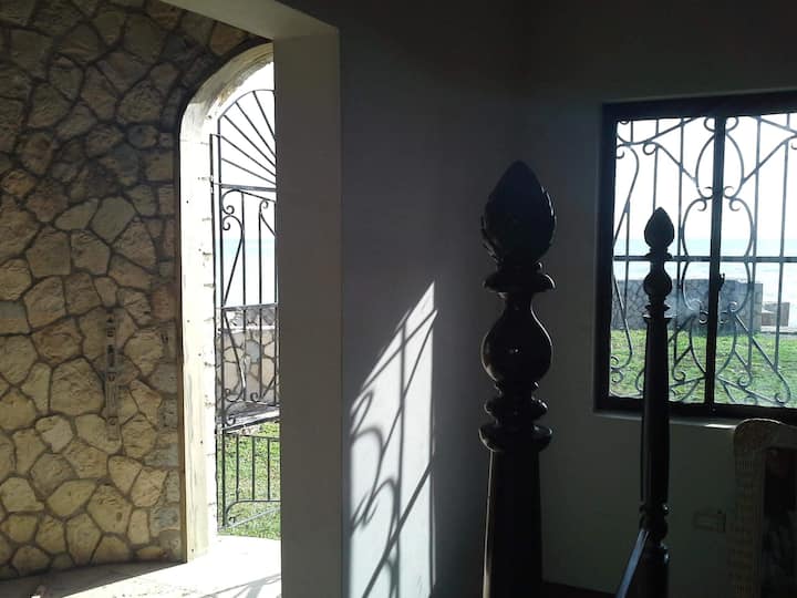 Ocean Front - Belmont Jamaica - Coconut Suite - Cave