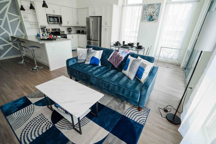 Downtown Luxury 2br W/ Pool & Parking - Nashville