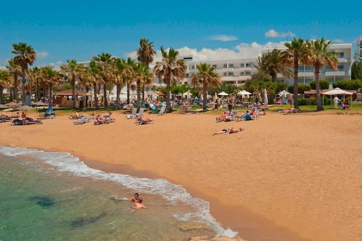 R 1322 Double Or Twin Room With Private Balcony Or Terrace & Safe Deposit Box -Full Board. - Paphos