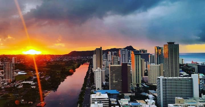 Waikiki Central 2bdr Penthouse Amazing Ocean View - Honolulu