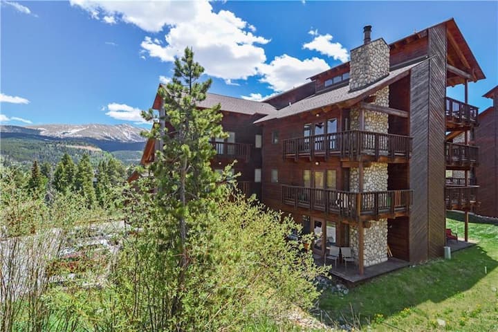 Breck Tyra Lookout Ski In & Out & Mountain Views - Breckenridge, CO