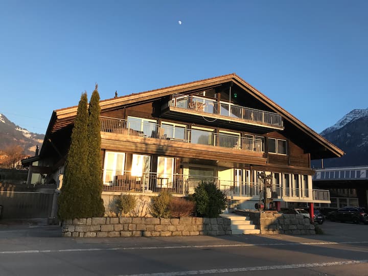 Relaxen Am See Mit 2 Terrassen Mit Grill - Meiringen