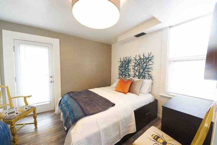 Quaint Space - Near Downtown & Broncos Stadium - Denver, CO