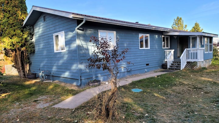 Private Riverfront Home On 1 Acre With Fenced Yard - Kalispell, MT