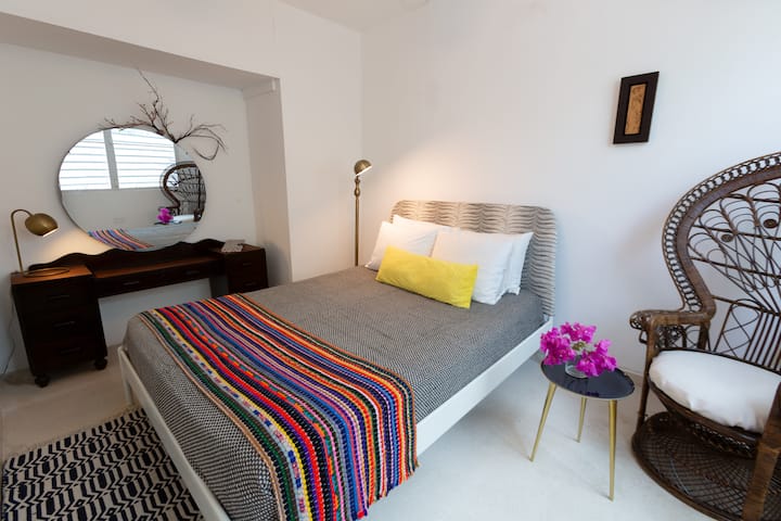 Cozy • Fast Wifi • Tv • Ac • Tesla Backup • Beach - San Juan, Puerto Rico