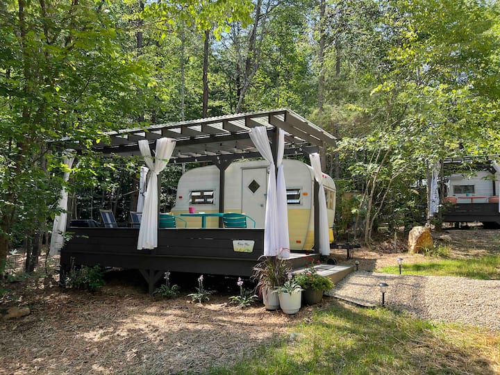 Renovated Vintage 1967 Phoenix Camper - Franklin, NC