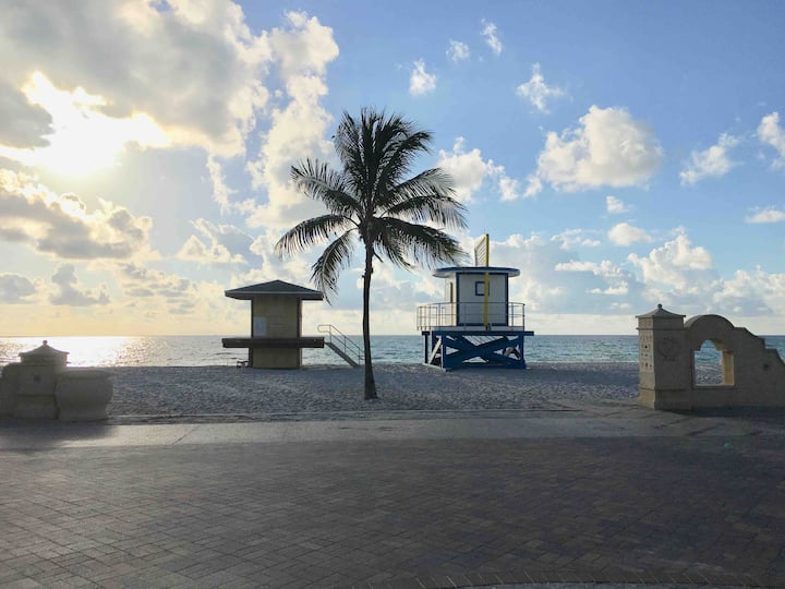 Tropical Paradise Beach Condo 1bd/1bth Sleeps 4 - Dania Beach, FL